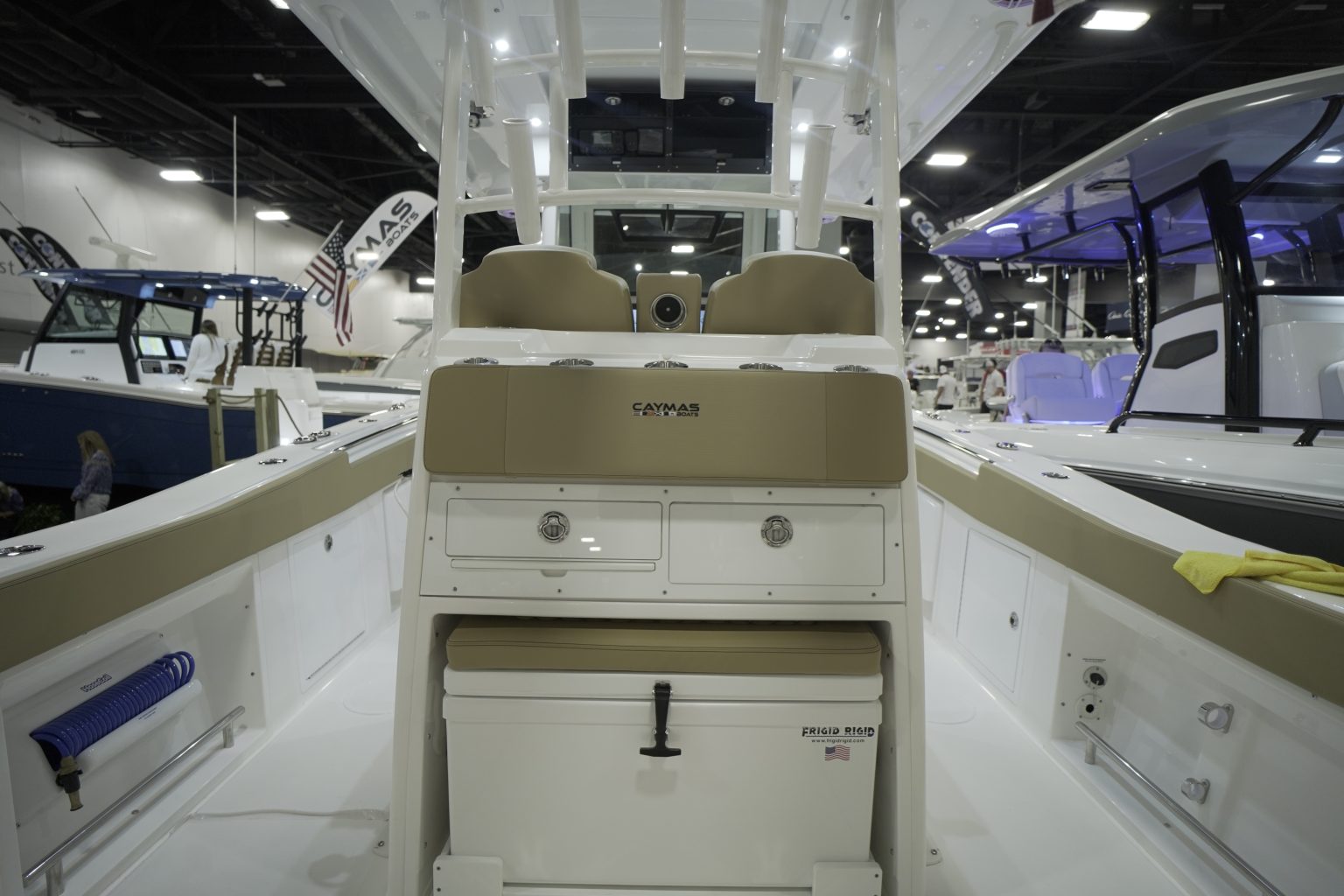 341 CC – Caymas Boats